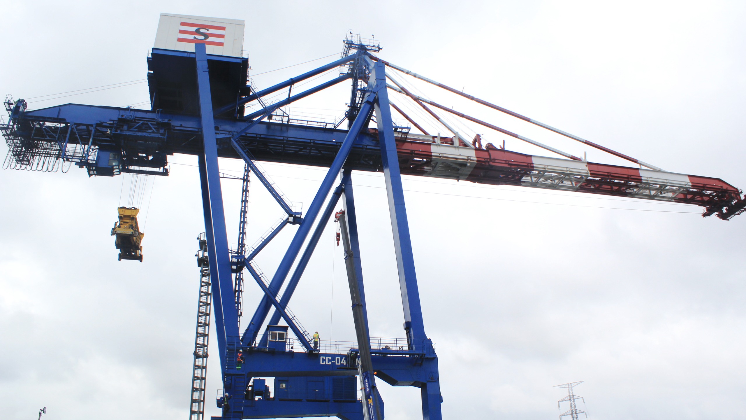 Elektrifikasi Container Crane, PT EPI dan Samudera Indonesia Group ...